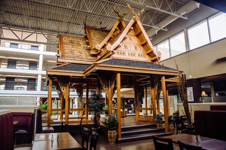 Teakwood Family Restaurant & Lounge | Medicine Hat Lodge Hotel